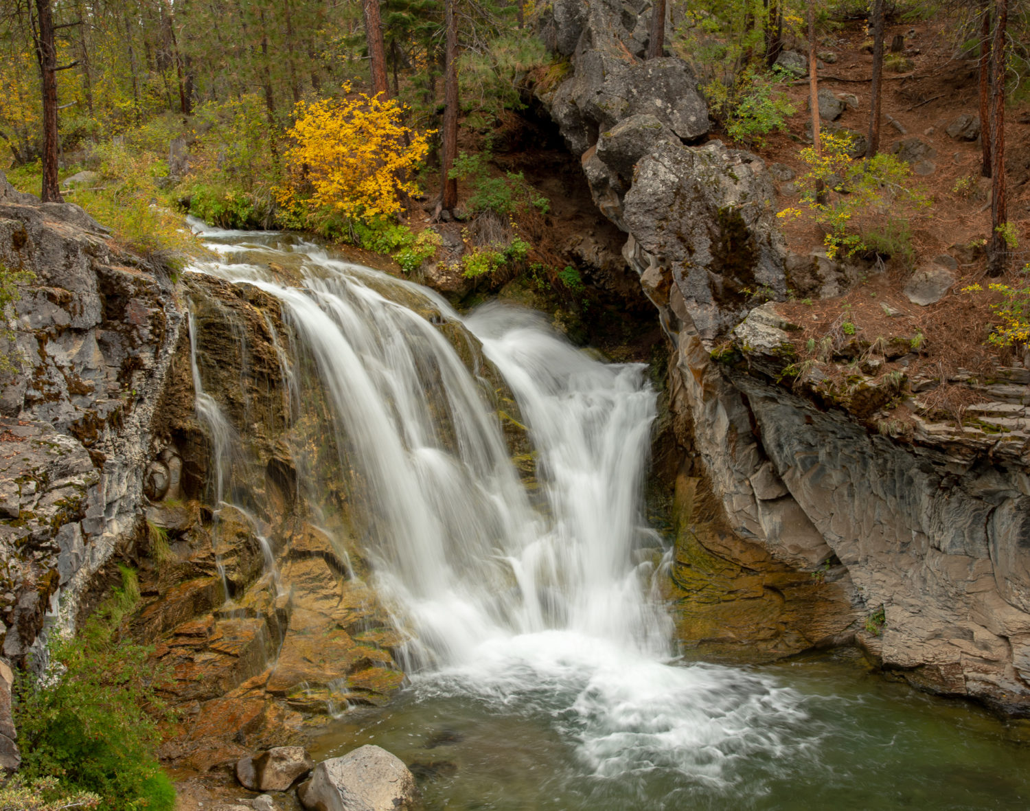 Fall Hikes Near Bend - 5 Underrated Trails - Bend Vacations